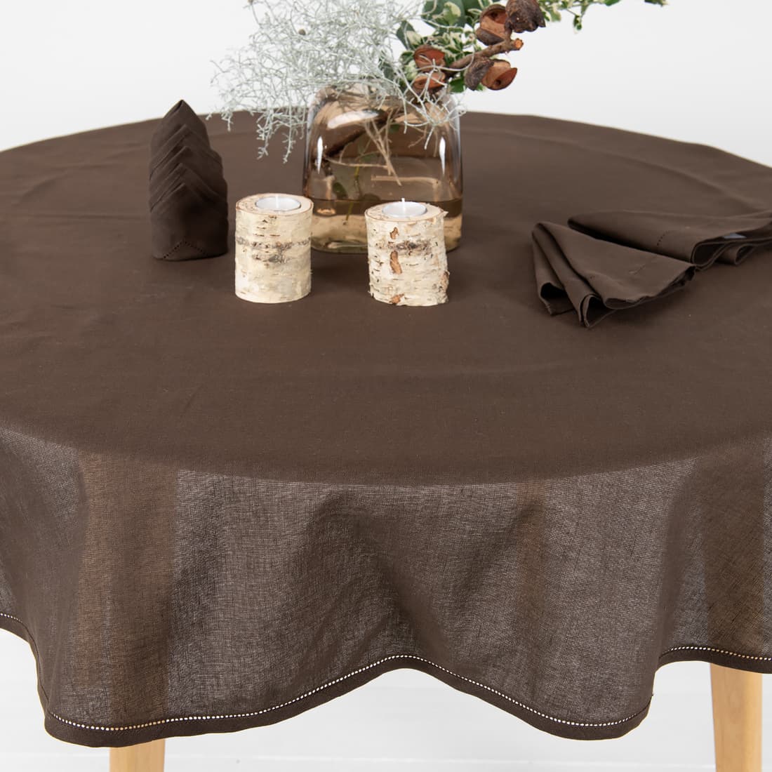 Rund (oval) Mørkebrun Lin Duk Med Hullmønster 3 Størrelser