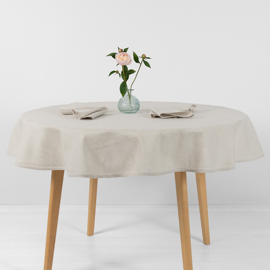 Rund Oval Beige Halvlin Duk Med Hullmønster | Lin Hjem